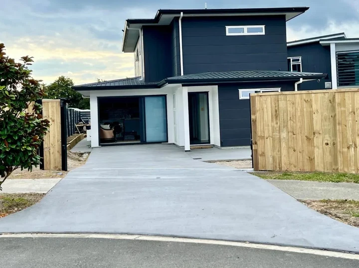 Brand New Lakeside Cozy Home - 타우포