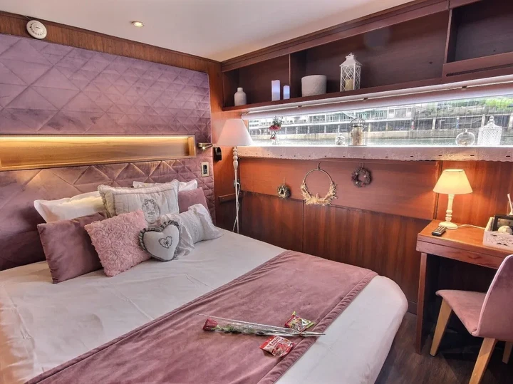 Le Vip Paris - Yacht Hotel - París