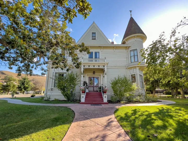 Chateau Coralini - Big Sur, CA
