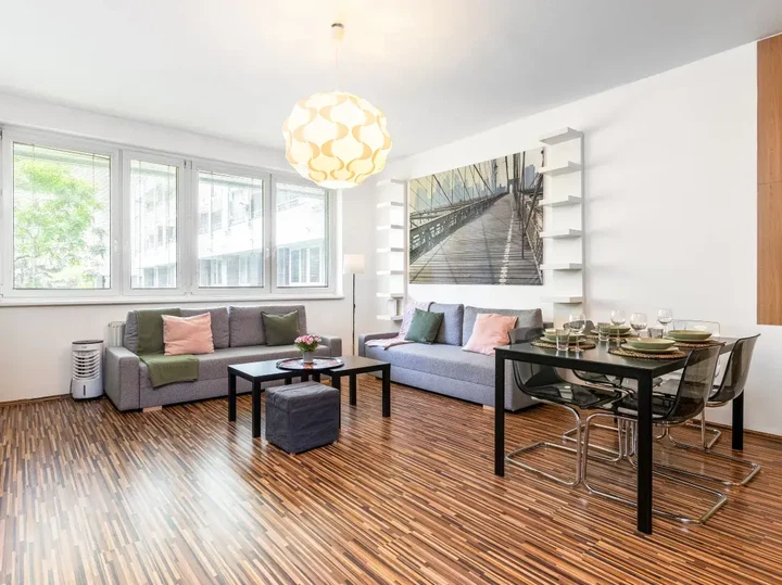 Urban Escape, Top Location & Private Parking - Bratislava