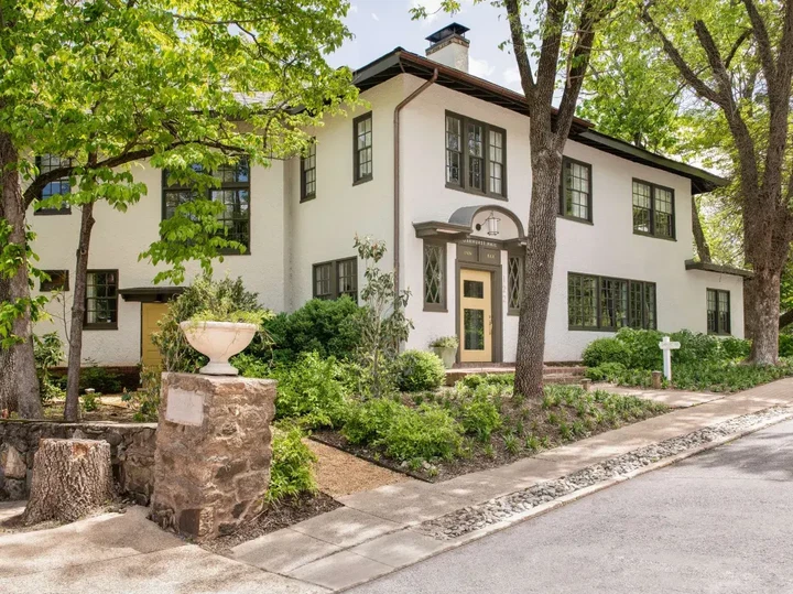 Oakhurst Inn At The University - 샬러츠빌
