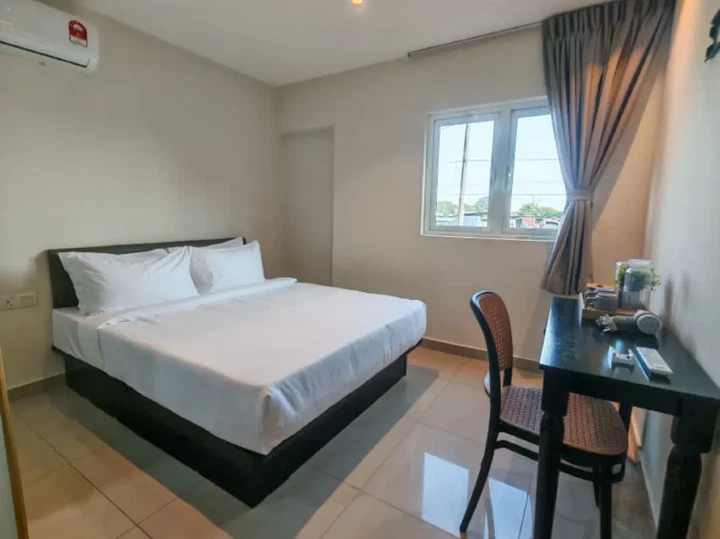 Swing & Pillows @ Red Orange Hotel Port Klang, Selangor - Klang