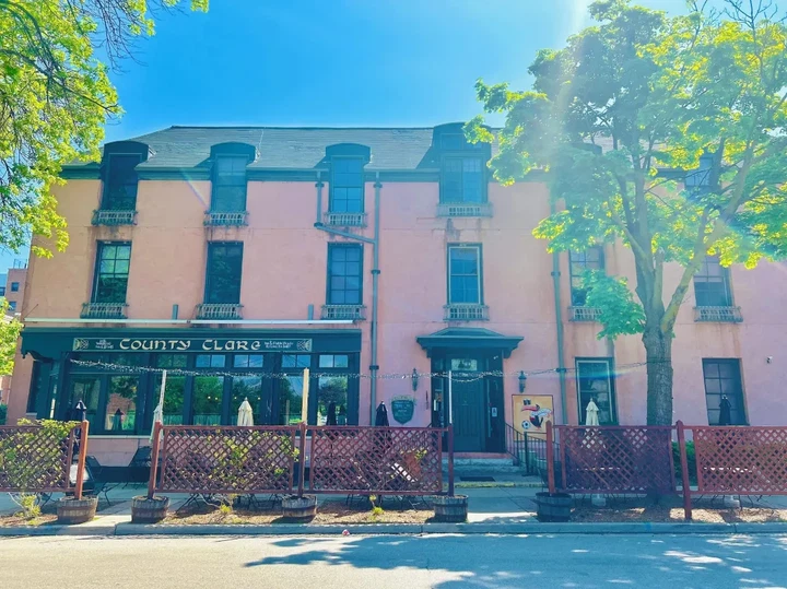 County Clare Irish Hotel & Pub - Wisconsin