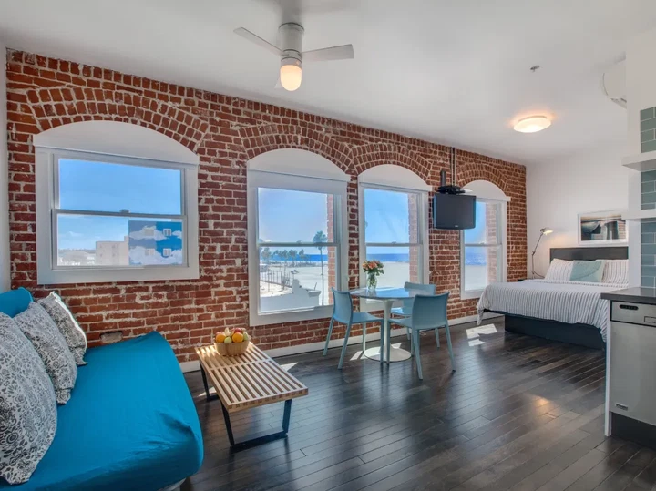 Venice Breeze Suites - Santa Monica, CA