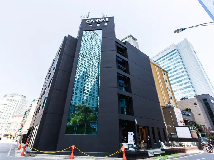 Canvas Hostel Black - Pusan