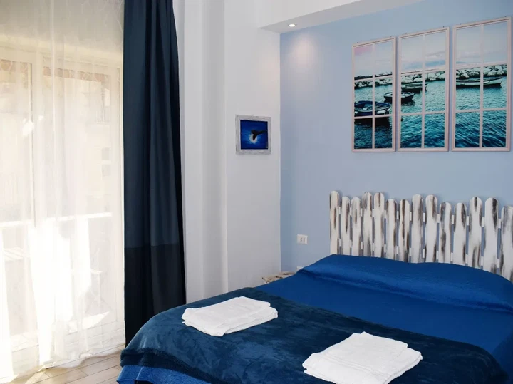Neapolis Pie, Stanza Mare - Campanie