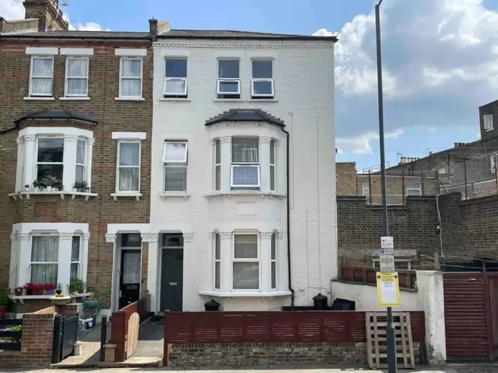 Sleeps 16 • Group Stay • Near Metro • Westfield - London