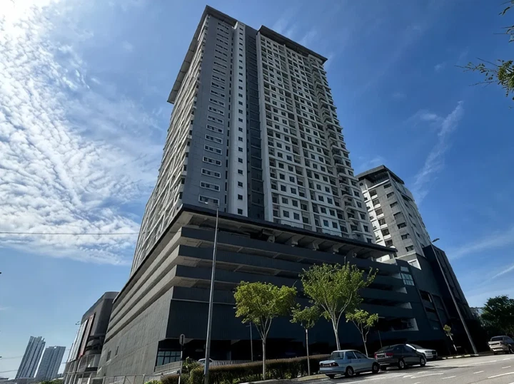 #Dp6, Homely Pool View Stay Above D’pulze Mall - Cyberjaya