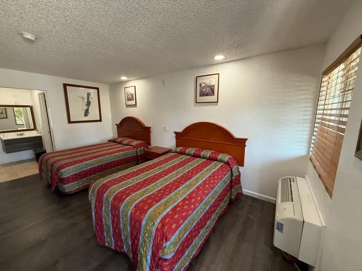 Kings Suites & Mini Storage - Kingsland, GA