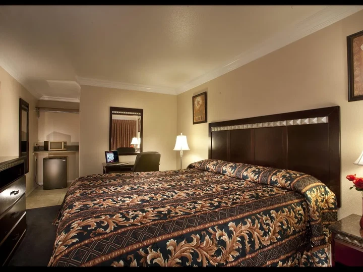 Crystal Lodge Motel - Ventura, CA