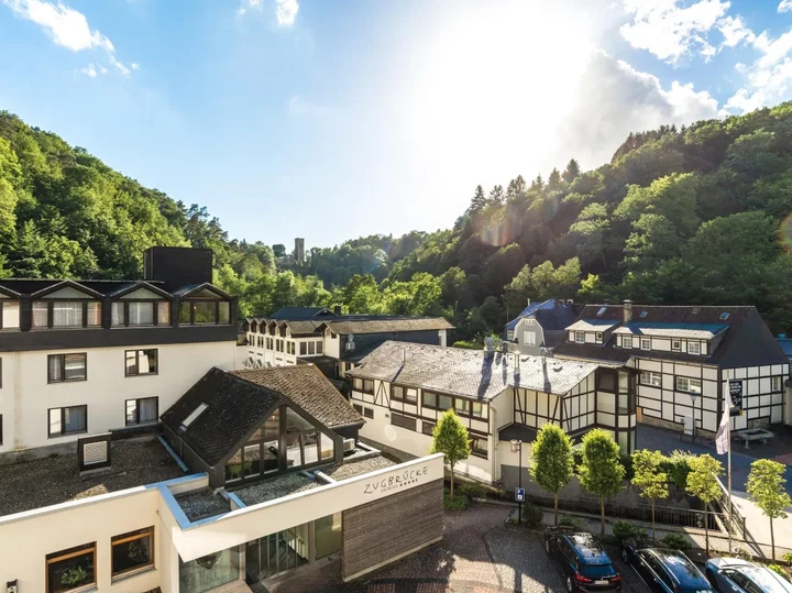 Hotel Zugbrücke Grenzau Gmbh - Höhr-Grenzhausen