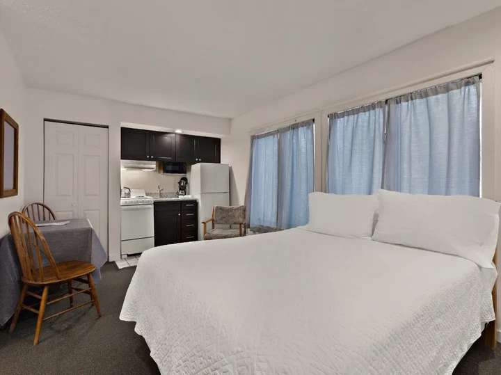 Traverse Bay Inn - Traverse City, MI
