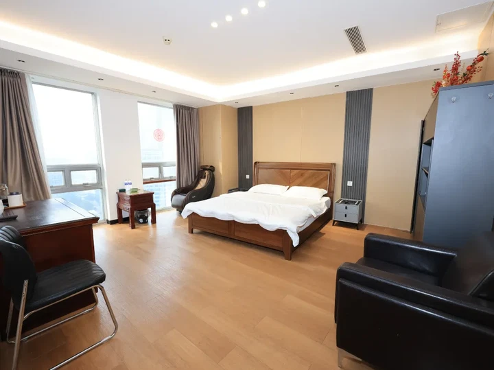 Qingdao Holiday Hotel - Qingdao