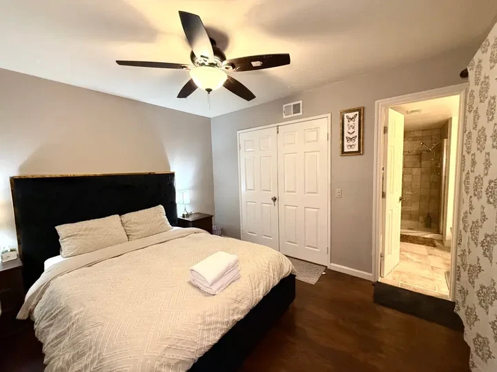 The Quiet Lux Room #3 With Kb - Brea, CA