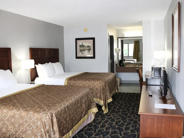 Greenlight Inn & Suites St James - Rolla, MO