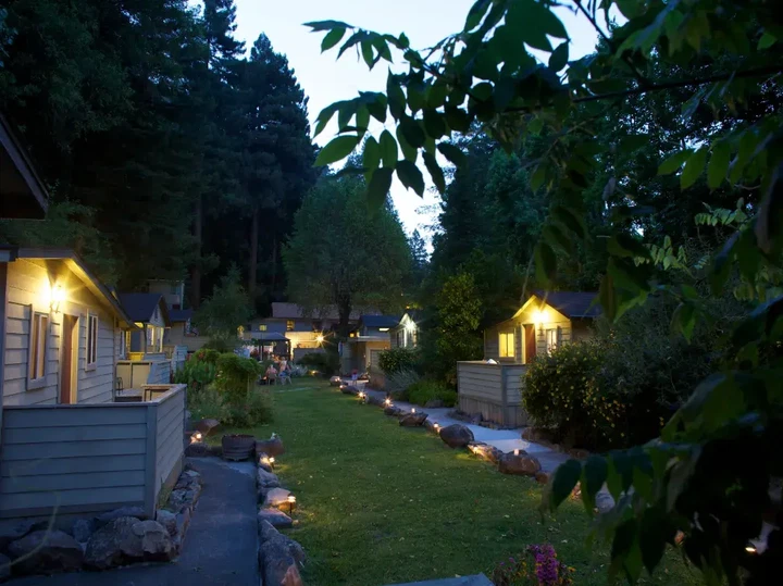 Cottages On River Road - San Francisco Bay Area