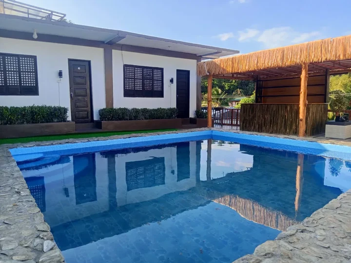 Quad Or Family Room At V Hostel Galera - Puerto Galera