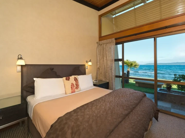 Oasis Beach Resort - New Zealand