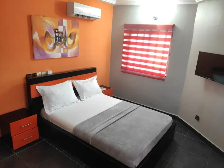 Room In Guest Room - Royal Blue Guest House Bar - 로메