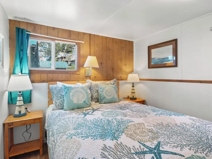 Oceanside Ocean Front Cabins - Oceanside, OR