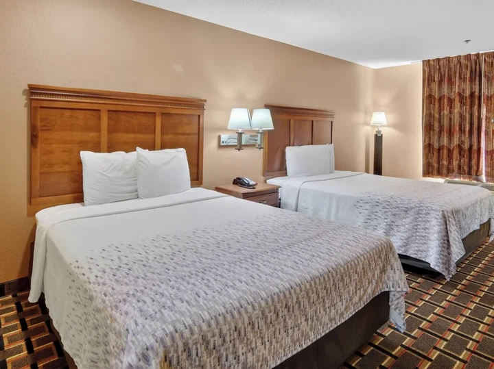 Hometown Inn & Suites - Longview, TX