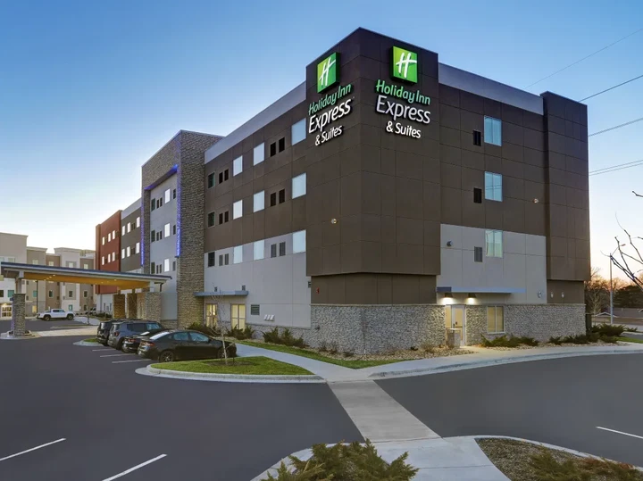 Holiday Inn Express & Suites Lenexa - Overland Park Area By Ihg - Shawnee, KS