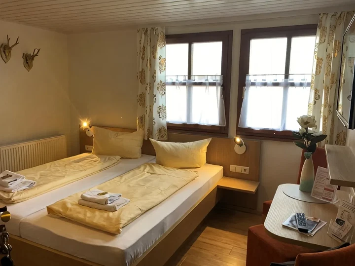 Hotel - Restaurant Hirschen - Werneths Landgasthof Beim Europa- Park Rust - ルスト