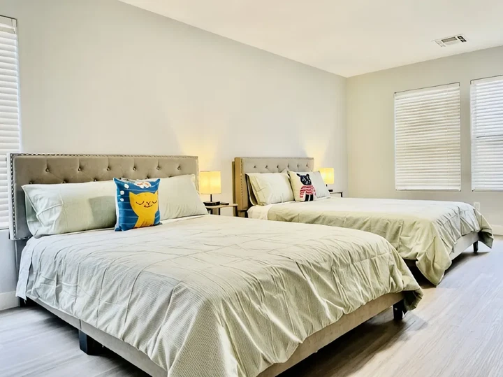 Stunning 5br Mint Retreat Office & Accessible Bath - Las Vegas Strip, NV