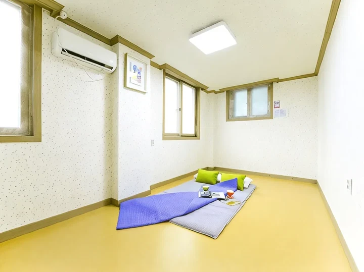 Jeonju Nangman Sidai Guesthouse - Hostel - Jeonju-si