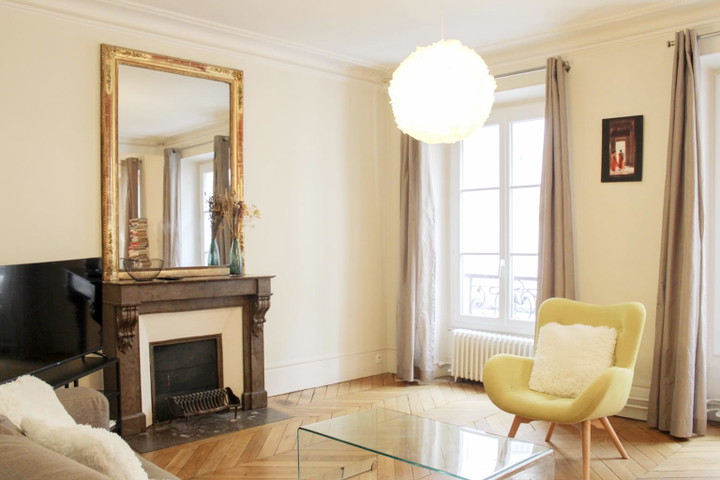 Bright Apartment With Parisian Charm, In The 9th - Paryż