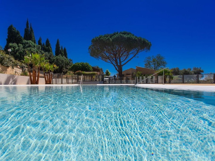 Tour Opérateur Sur Le Camping De Miremer - Grimaud
