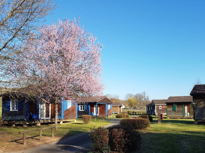 Camping Municipal La Rivière - Donzenac - Corrèze