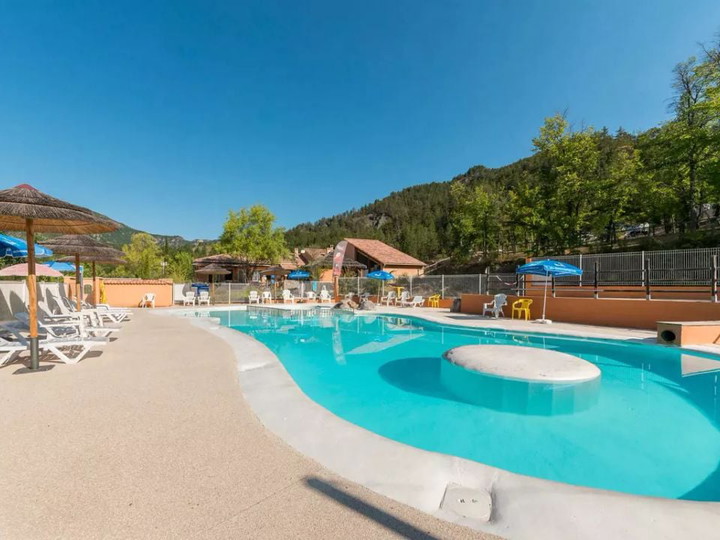 Flower Camping Le Clot Du Jay - Alpes-de-Haute-Provence