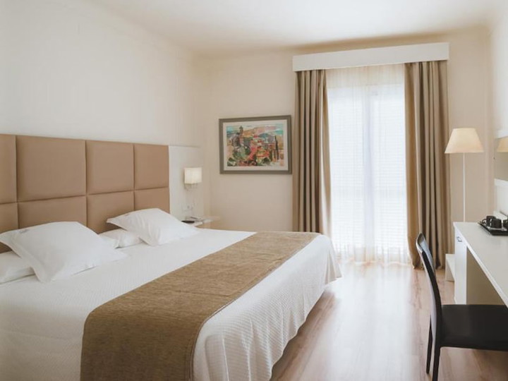 Hotel Pirineos Figueres - Figueres