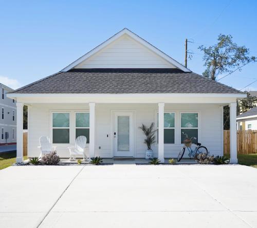 Walk To The Beach, Comes With Two Bikes, Fully Fenced In Back Yard! - ガルフポート, MS