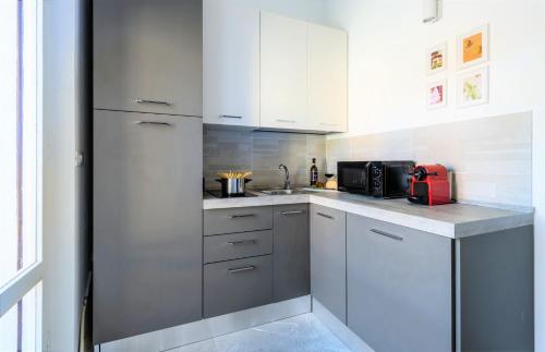 Hostly - Colorhome Pisa Midtown - Unique 3 Rooms With 3 Private Bathrooms - Pisa