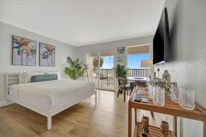 Palm Court A Bayview 2 Bed Suite & Heated Pool - Tampa