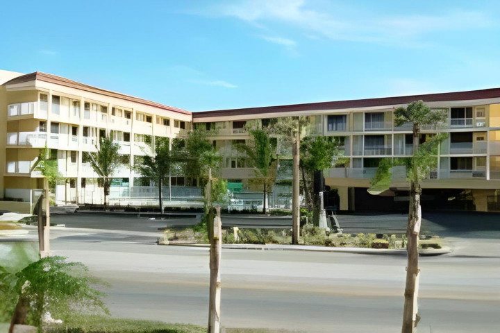 Pelican Pointe Hotel - 