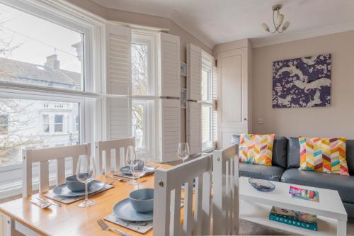 Gorgeous 2-bed Located In Quiet Area With Nearby Stations - Hove