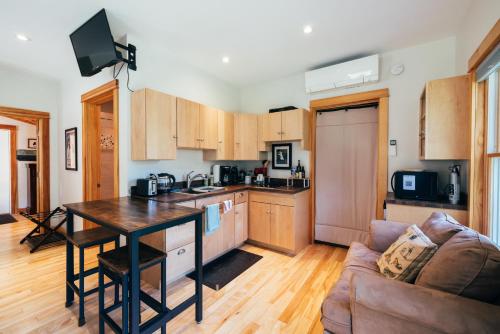 Waterfront Private Apartment, 5 Minutes From Llbean! - Brunswick, ME