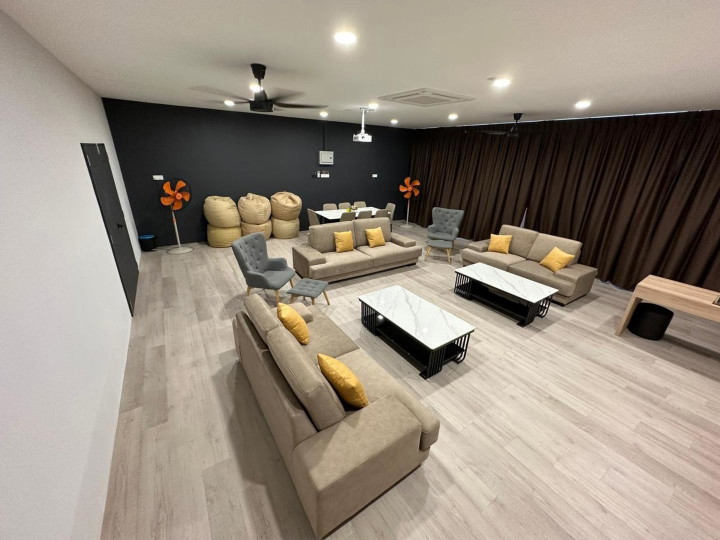 Dali Space Homestay (20pax) - Muar