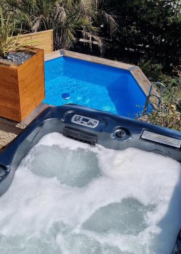 Vue Mer, Petite Piscine, Climatisation,spa Exterieur,parking Tout Prives - Marseille