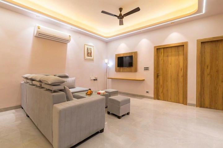 Radhika 2bhk Flat W/ Terrace | Alaya Stays - Noida