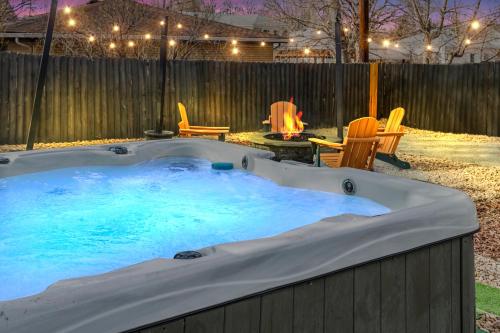 Modern Denver House Near Red Rocks With Hot Tub - Wheat Ridge, CO