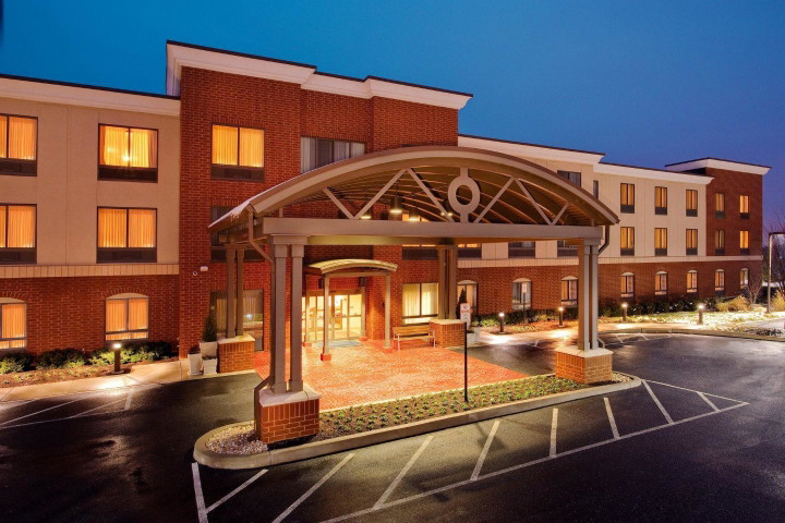 Holiday Inn Express & Suites Bethlehem Arpt-allentown Area - Allentown, PA