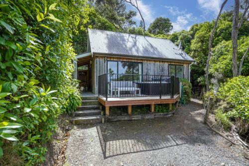 Bushside Cottage - Akaroa Holiday Home - Akaroa