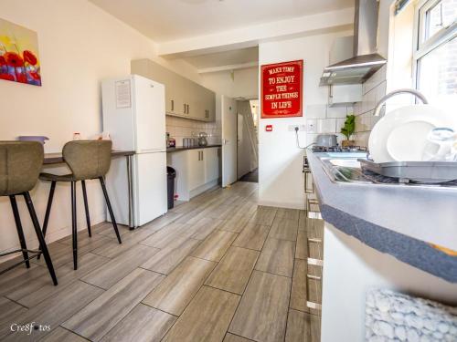 En-suite 4 Woodhouse, Private Bath, 2 Kitchen - Stoke-on-Trent