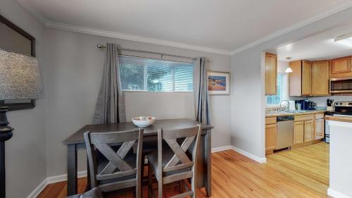 Great Two Bedroom Family Spot With Convenient Access To Downtown - Lakewood