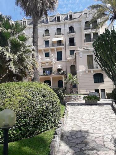 La Casa Di Anna, In Palazzina Liberty Fronte Parco - Bordighera