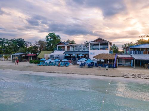 Blue Skies Beach Resort - Negril